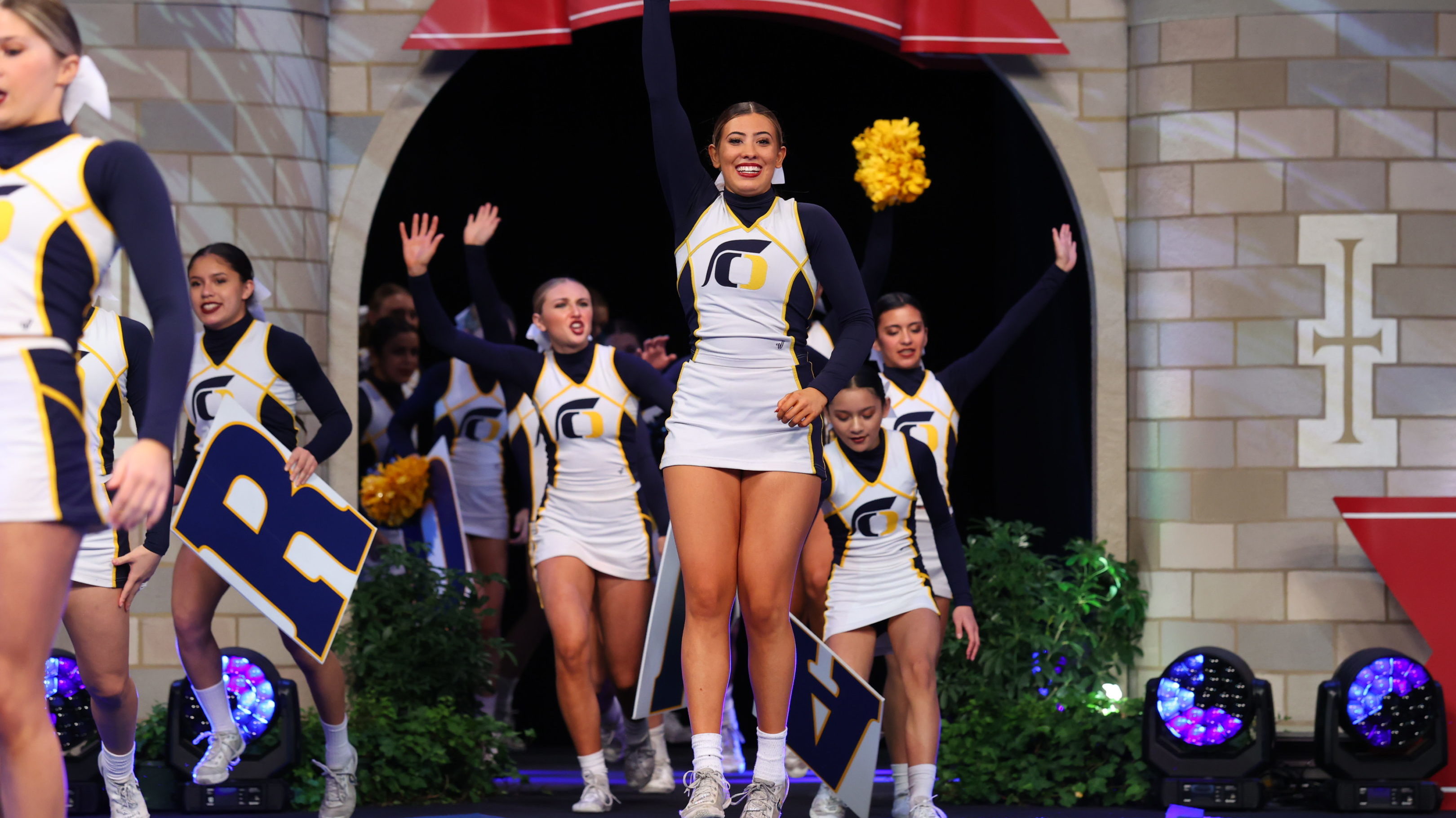 Get to know Oak Ridge cheerleader Ariana Wittenberg - BVM Sports