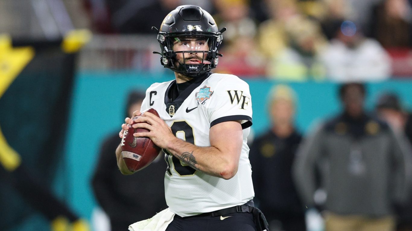 Notre Dame lands top ranked transfer QB Sam Hartman