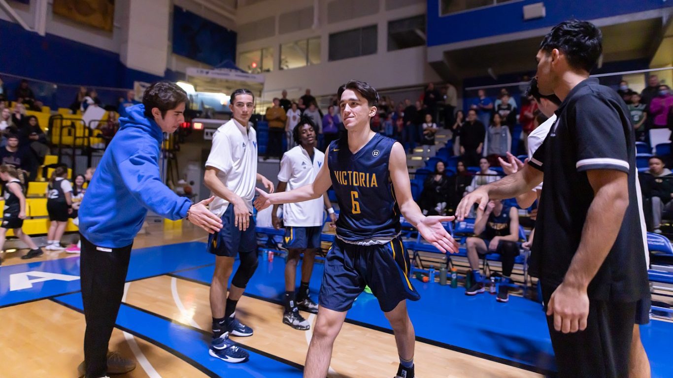 Meet Victoria Vikes basketball player, Oak Bay alum Diego Maffia - BVM ...