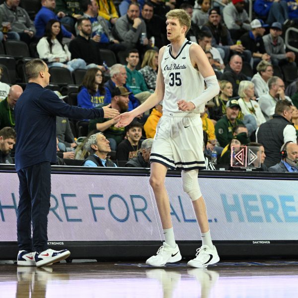 7-foot-5 Connor Vanover, Oral Roberts poised for Cinderella run