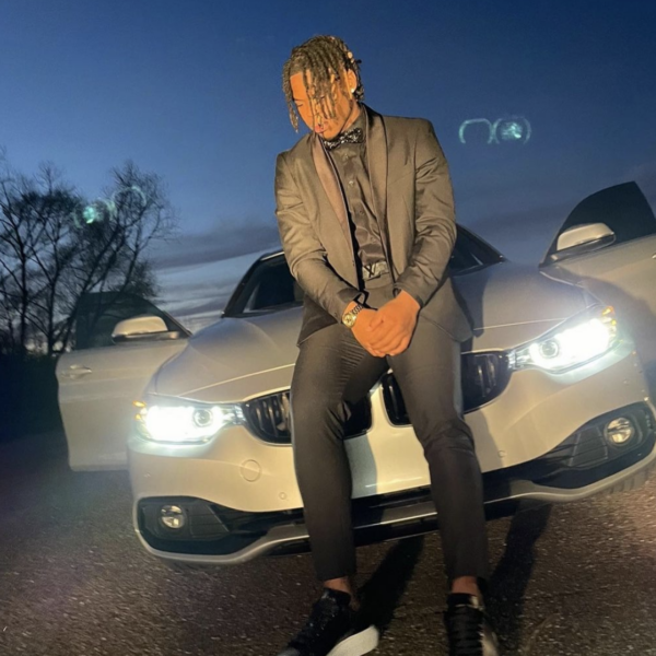 10 college football players with luxury cars in NIL era