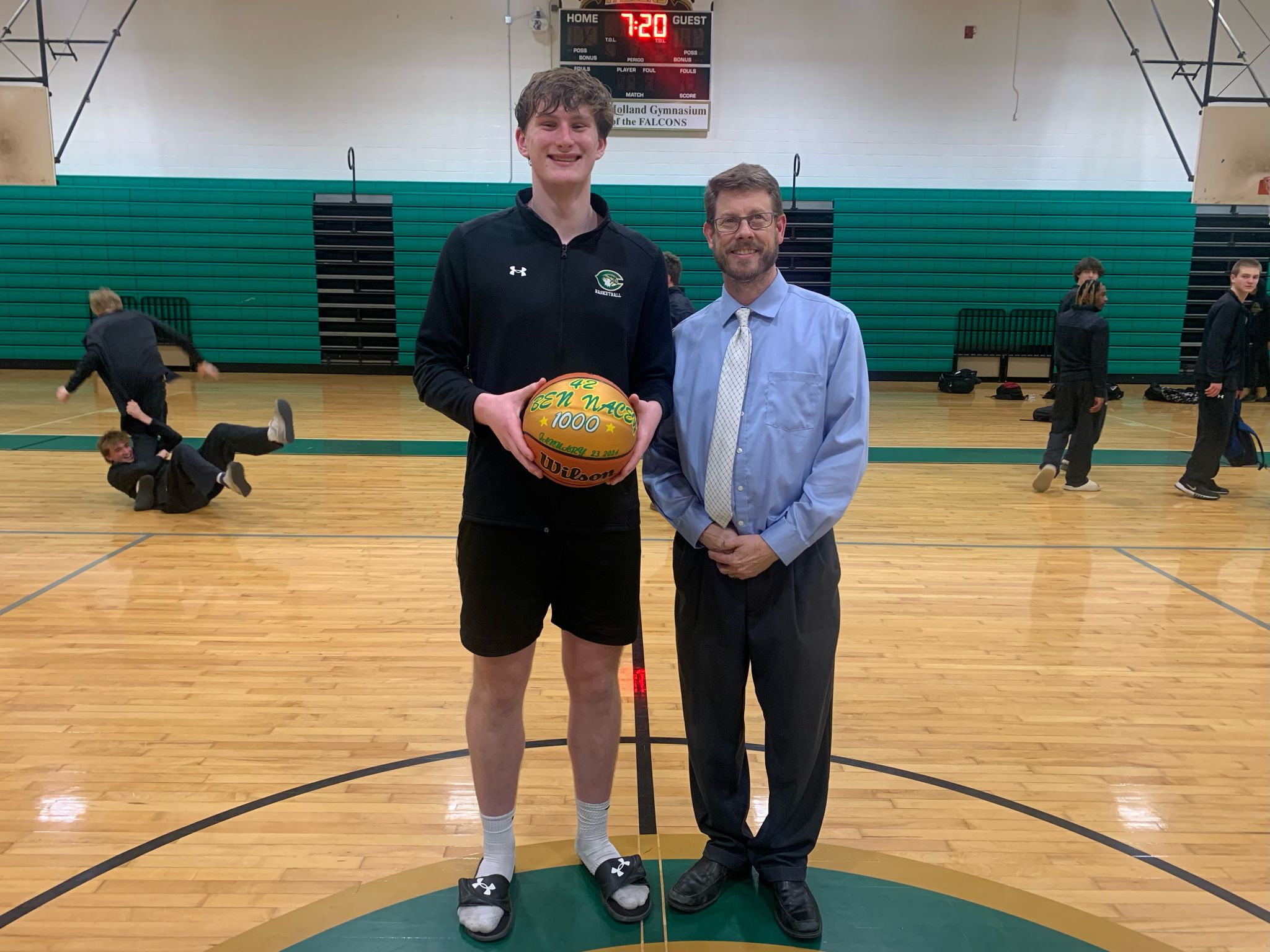 1,000th point scored by Ben Nacey of Cox High School - BVM Sports