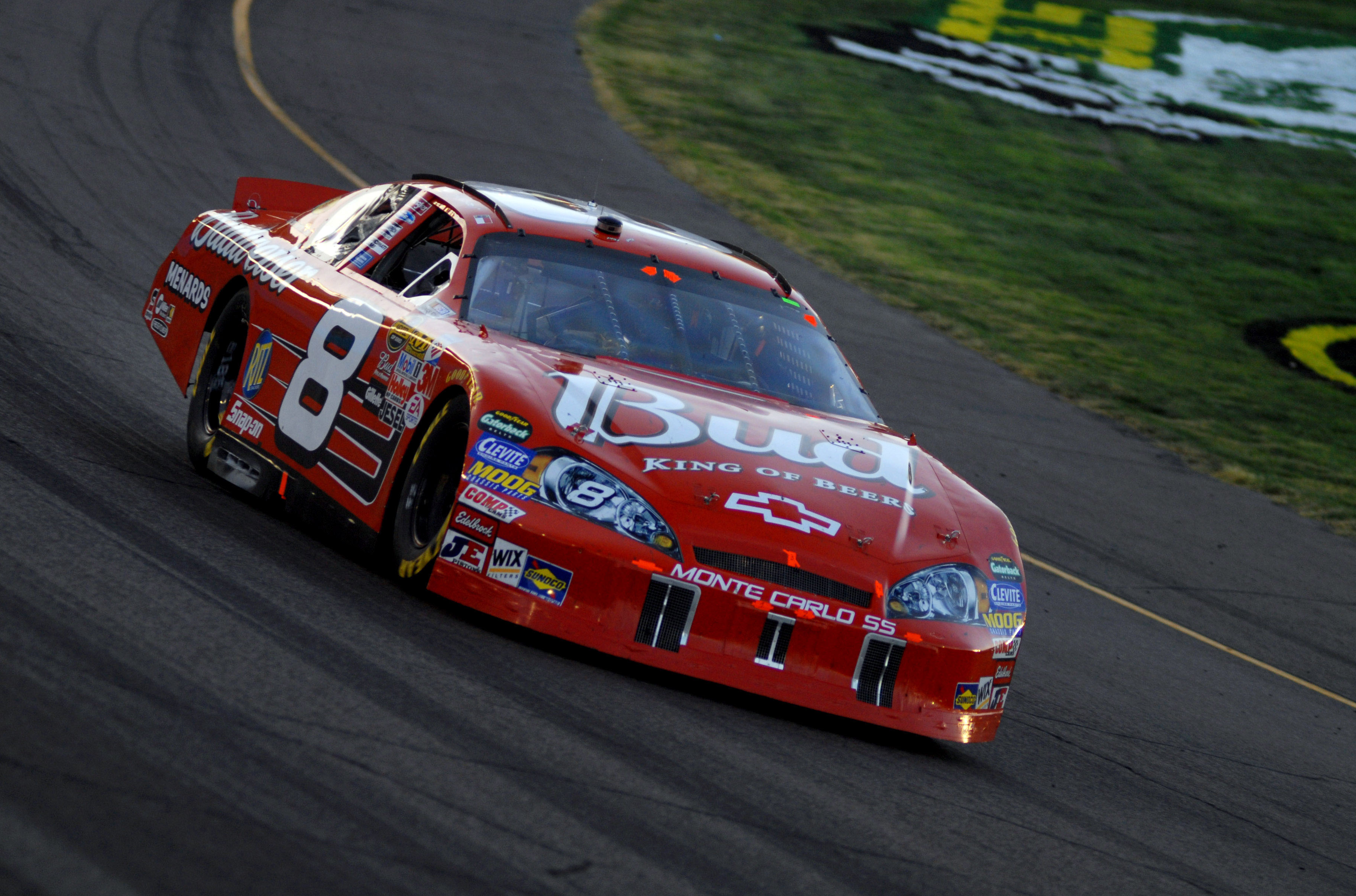 Dale Earnhardt Jr. returning to iconic No. 8 Budweiser car