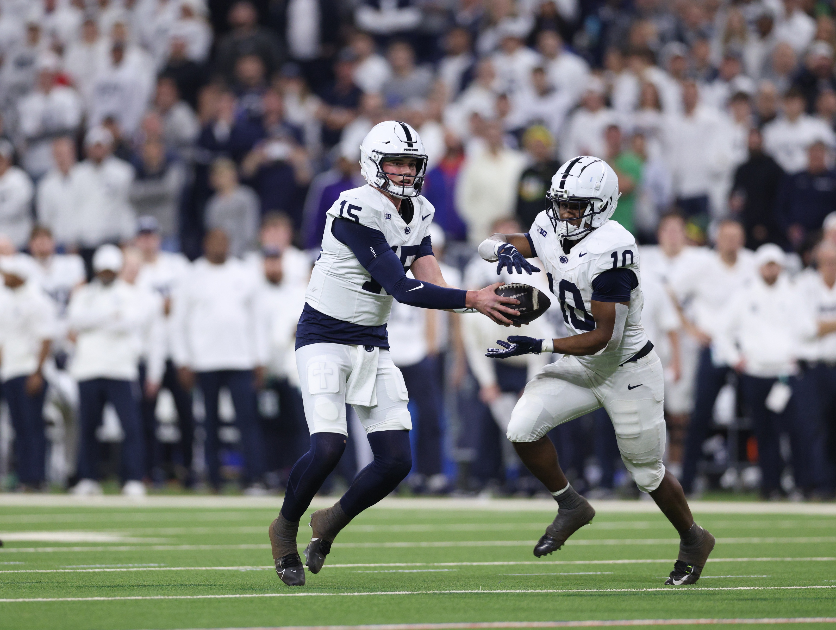 Ranking the top 10 teams for the 2025 college football season