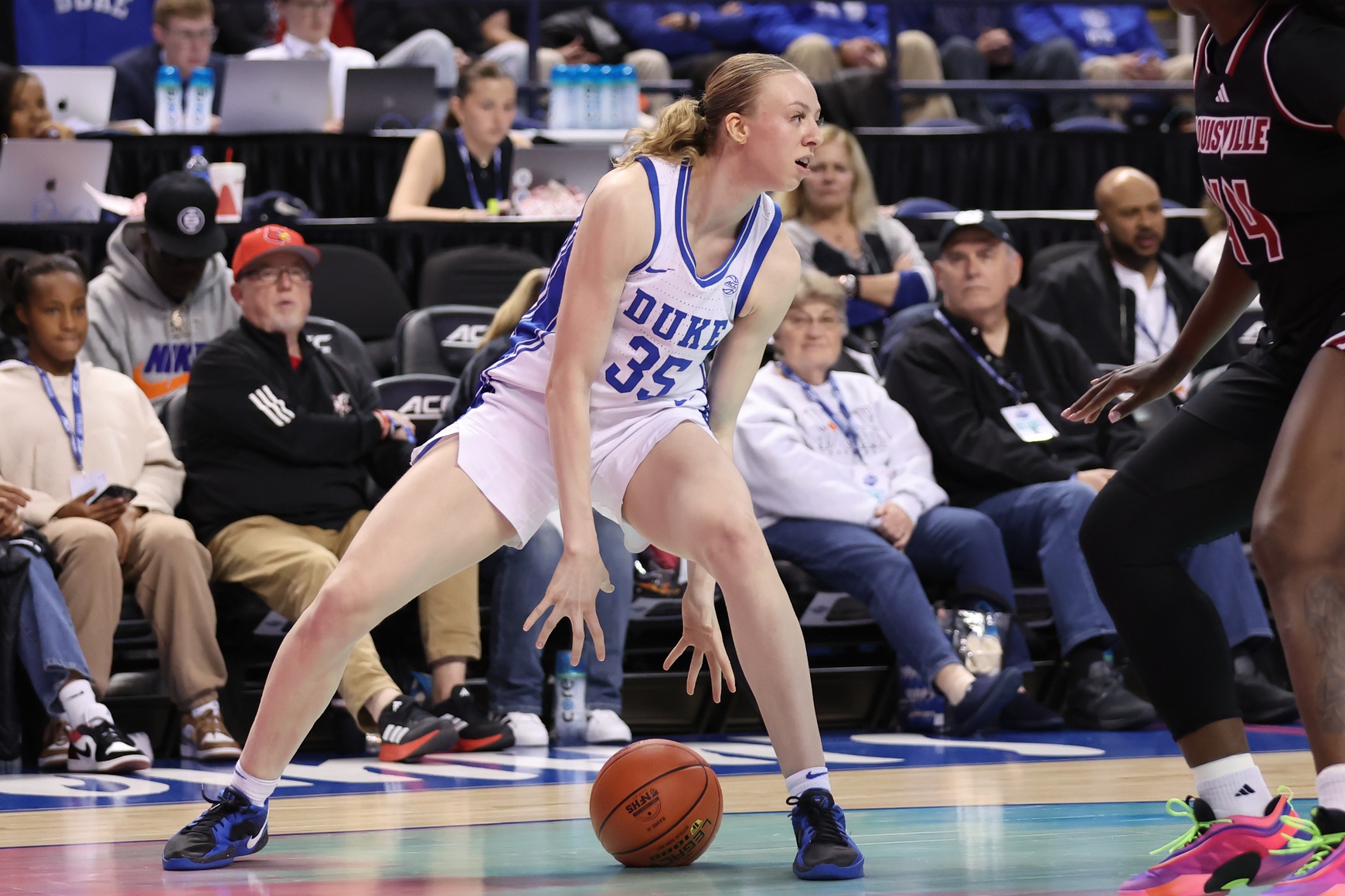 Top 10 women’s college basketball teams for the 2025-26 season